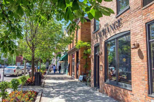 10 Best Small Towns near Toronto to Visit in 2024
